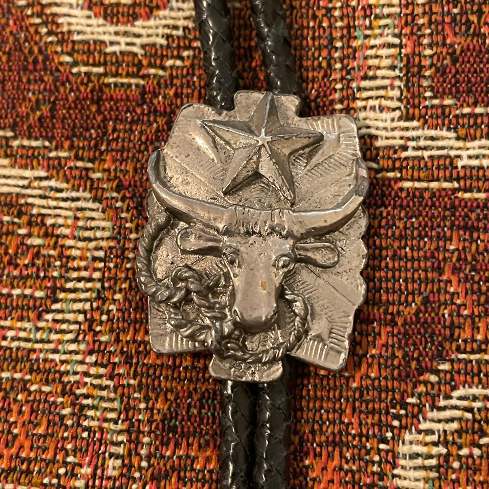 Vintage Western Rodeo Longhorn Steer Bolo Tie Cowboy - Gem